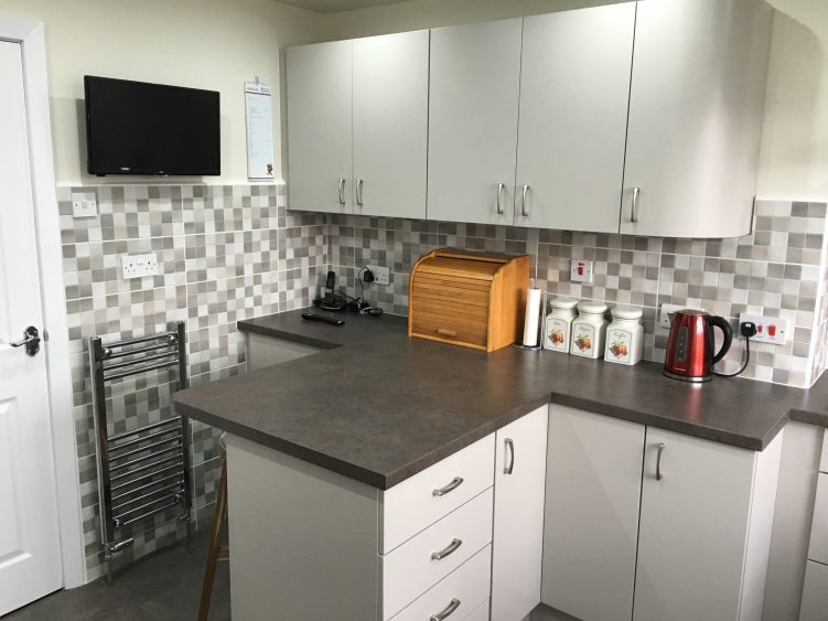 An Unusual Kitchen Layout With T Shape Breakfast Area